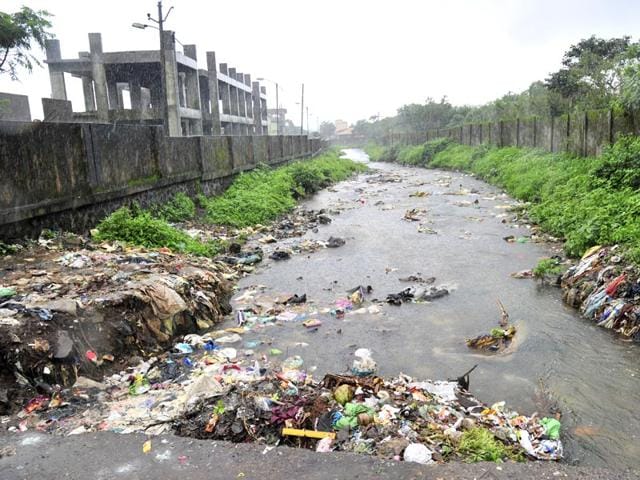 Mumbai: Water you drink could have chemical residue | Mumbai news