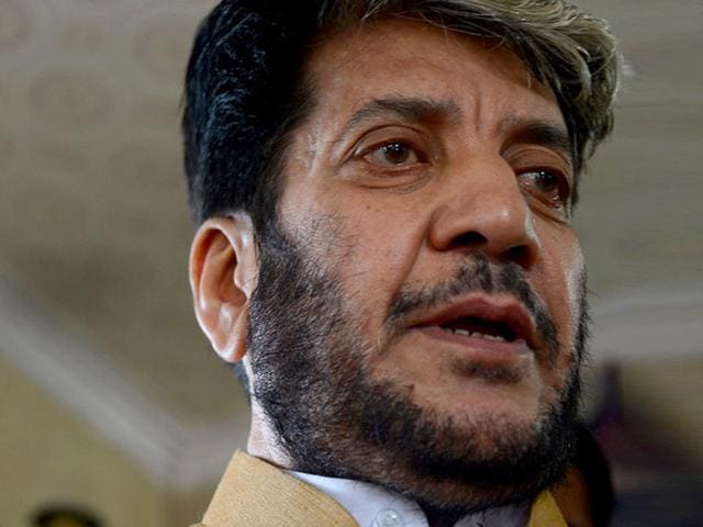 Shabir Shah arrives to meet Pak NSA, detained at Delhi airport | Latest ...