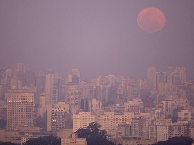 Stunning supermoon lights up the sky | Hindustan Times