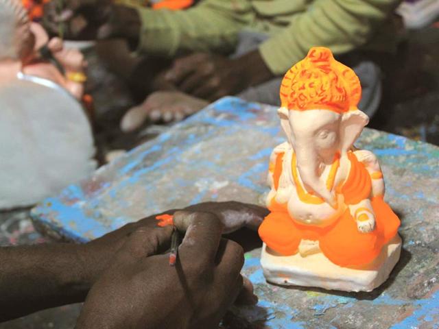 This Ganeshotsav, Mumbai gets idols that even fish can eat | Mumbai news