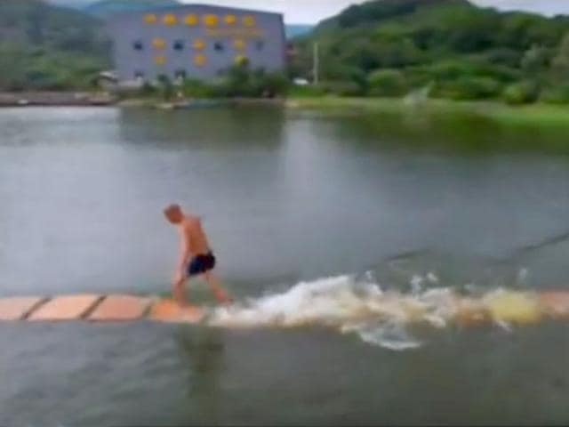 Shaolin monk runs 125 metres on water in China, breaks own record ...