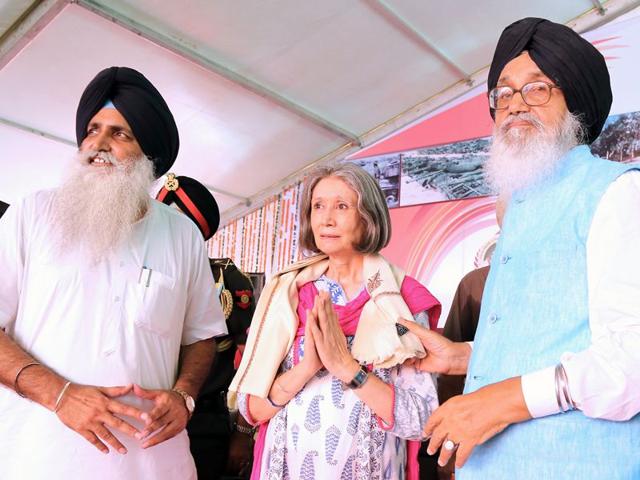 Punjab CM Parkash Singh Badal honours 1965 martyrs | Hindustan Times