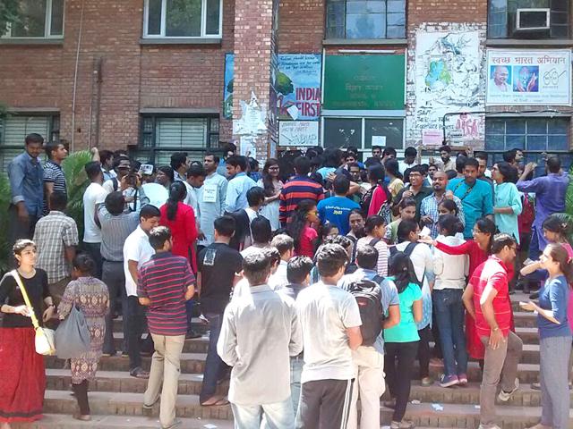 DU, JNU students vote to elect union leaders | Hindustan Times