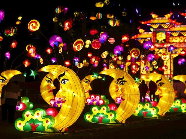 Watch: Beautiful Chinese light displays in Melbourne | Hindustan Times