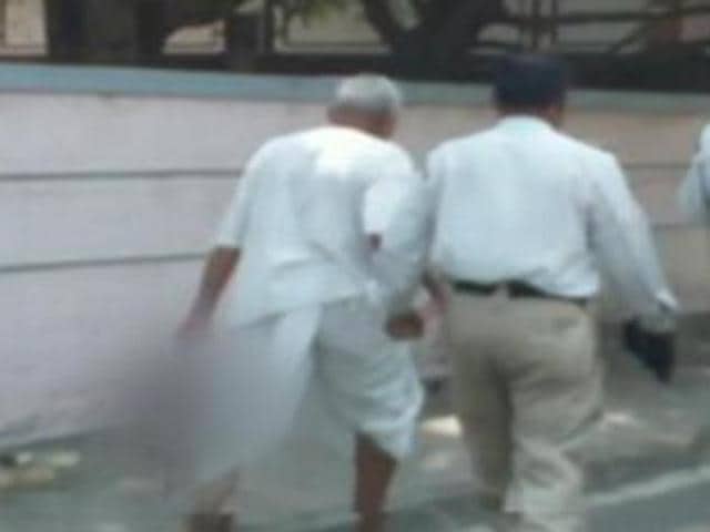 Pune Man Beheads Wife Walks Streets With Her Head In Hand Latest