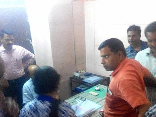 Mp Municipal Council Chief Trapped Taking Bribe Of Rs 10 Lakh