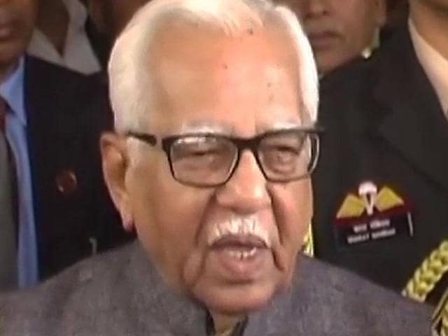 UP governor Ram Naik stops national anthem midway | Latest News India