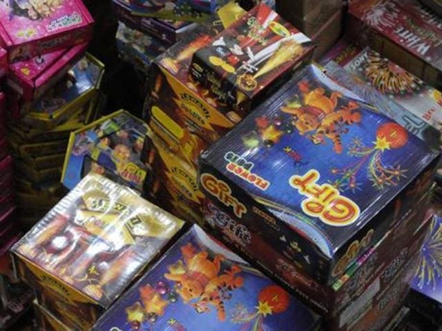 Admn earmarks seven areas for sale of crackers | Hindustan Times