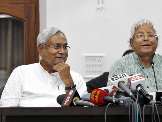 In pics: How Lalu, Nitish celebrated Bihar victory | Hindustan Times