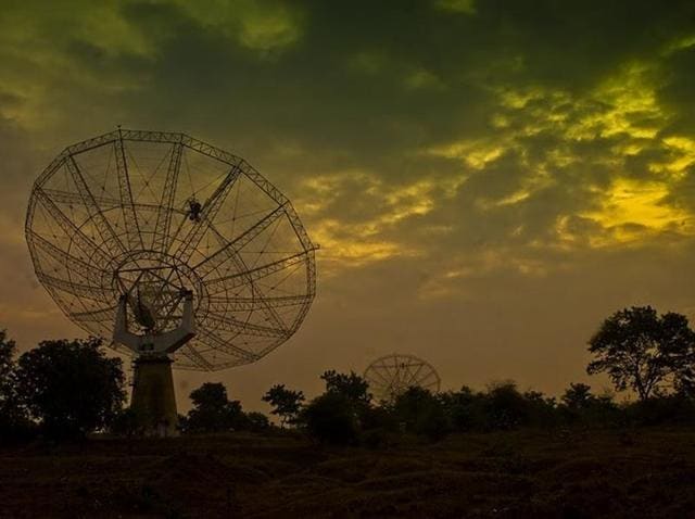 Astronomers discover rare giant dying radio galaxy | Latest News India ...