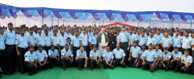 In pics: Modi makes surprise visit, spends Diwali with soldiers ...