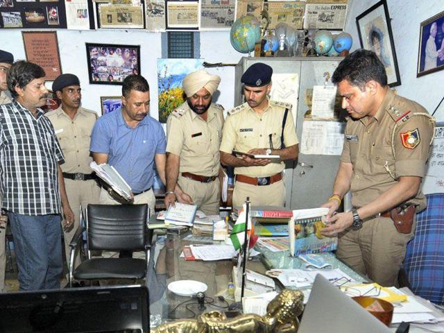 Over 100 quacks held in Hyderabad police raids | India News