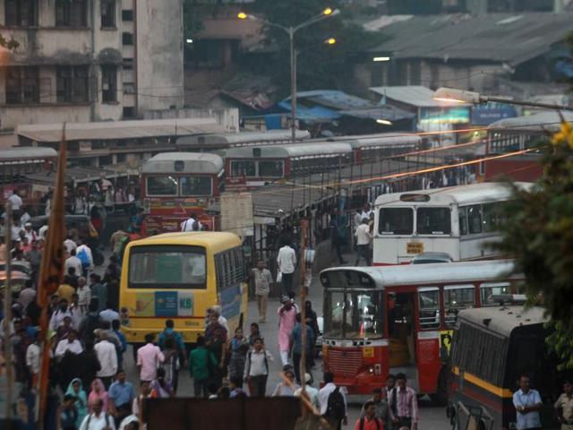 Unclog Mumbai: Kurla station is an impossible maze | Mumbai news