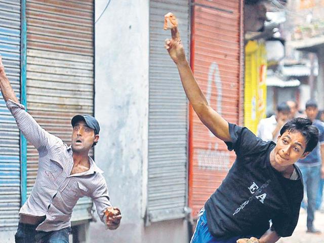 The anatomy of a Friday stone-pelting in Srinagar | Latest News India