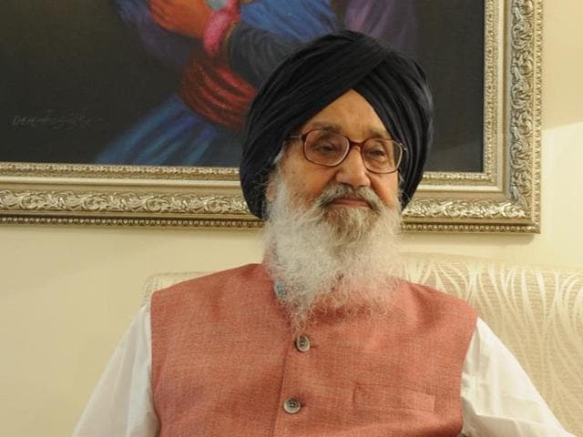 Parkash Singh Badal announces to set up sixth pay commission ...