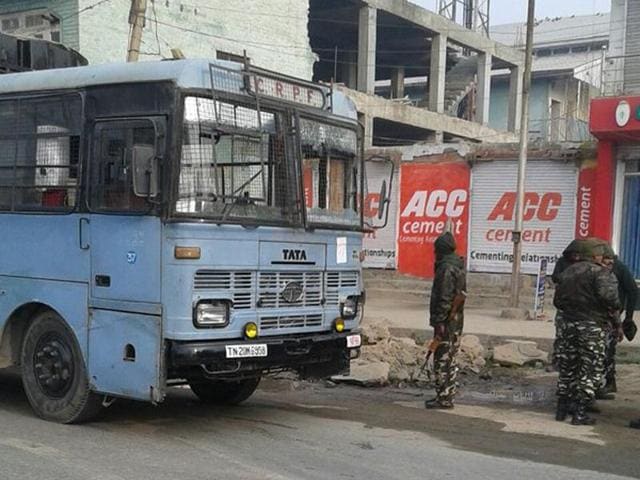 Militants attack CRPF convoy in J-K’s Anantnag, 5 jawans injured ...