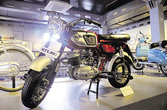 Vintage Chevys and Fords treat for the eye at transport museum ...