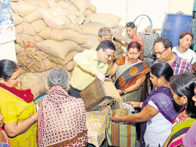 Survey begins to identify fake ration card holders in Jharkhand ...