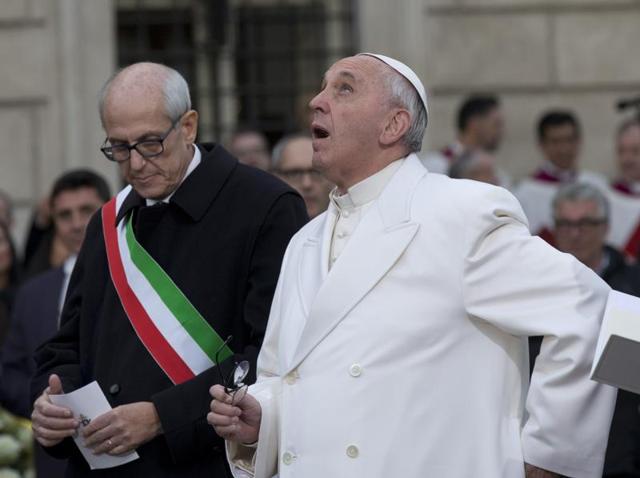 Pope orders Church to embrace modern world as he steps into history ...