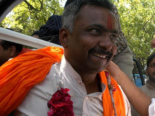 After Gujarat poll debacle, sidelined leader is BJP’s ‘poster boy ...
