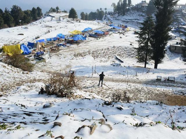 Day after season’s first snow, Manali plunges to sub-zero level ...