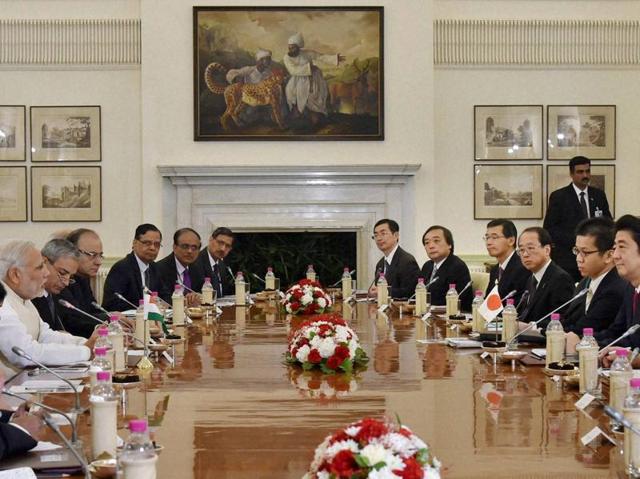 Abe meets Modi: Japan shows business, India shows culture | Hindustan Times
