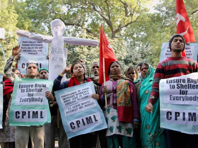 Demolition drives: NHRC sends notices to Delhi govt, rly board | Latest ...