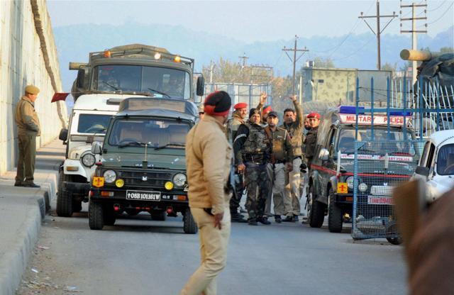 Pathankot attack: Seven soldiers dead, fresh explosions heard | Latest ...