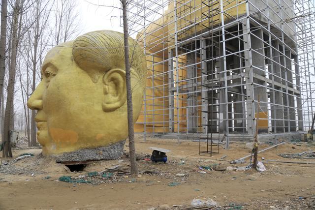 Giant gold-painted statue of Mao Zedong erected in China | World News