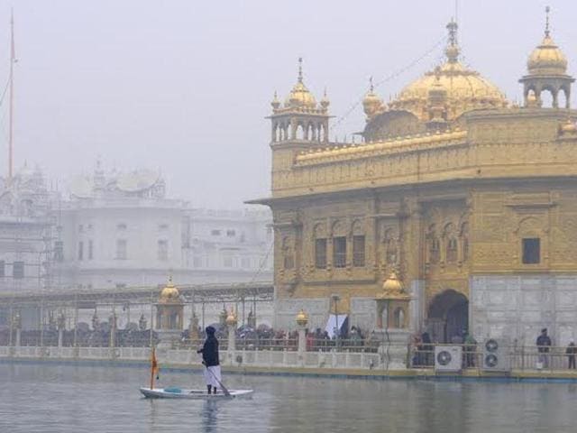 Devotees visit Golden Temple on the occasion of ‘ Maghi’ | Hindustan Times
