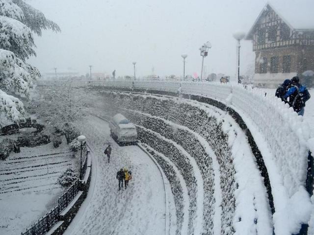 In pics: Shimla receives first heavy snowfall of the season | Hindustan ...