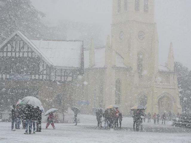 In pics: Shimla receives first heavy snowfall of the season | Hindustan ...