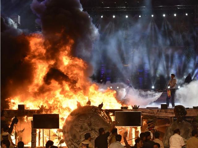 In Pics: Massive fire engulfs Make in India event at Mumbai beach ...