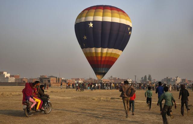 In pics | Floating in the sky: Balloon festival begins in Lucknow ...