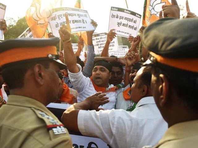 Right or Left? JNU campus issue triggers protests | Hindustan Times