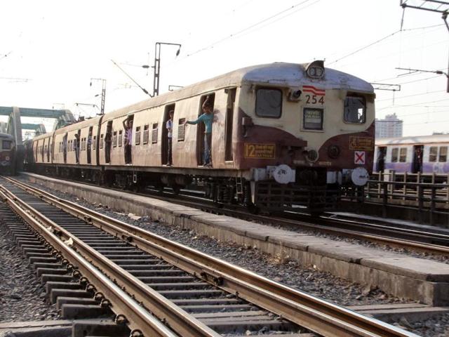 Central Railway to block CST-Wadala route for 72 hours from today ...