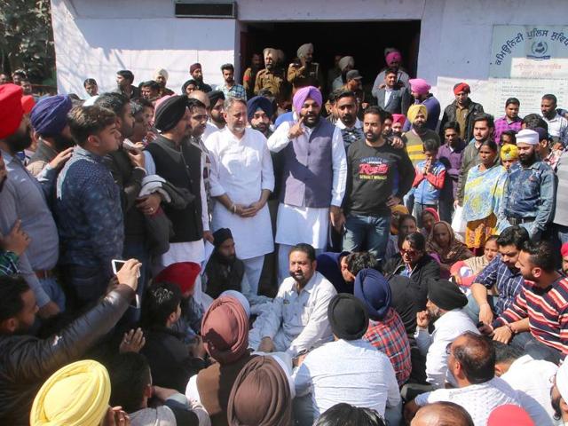 Congress stages protest after party workers ‘thrashed’ by SAD men ...