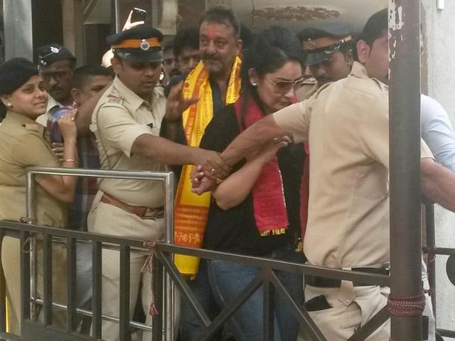 Sanjay Dutt is free, walks out of Yerwada jail | Hindustan Times