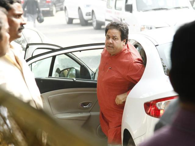 Gauri’s father passes away: Shah Rukh, Karan Johar pay last respects ...