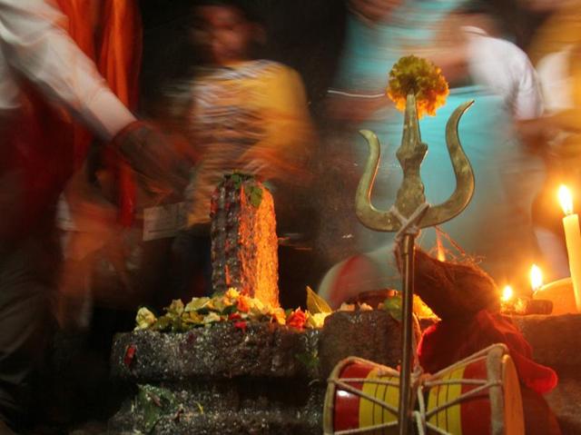 India celebrates Maha Shivratri with offerings, festivities | Hindustan ...