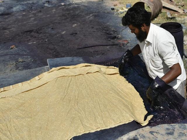 The making of an Ajrakh cloth | Hindustan Times
