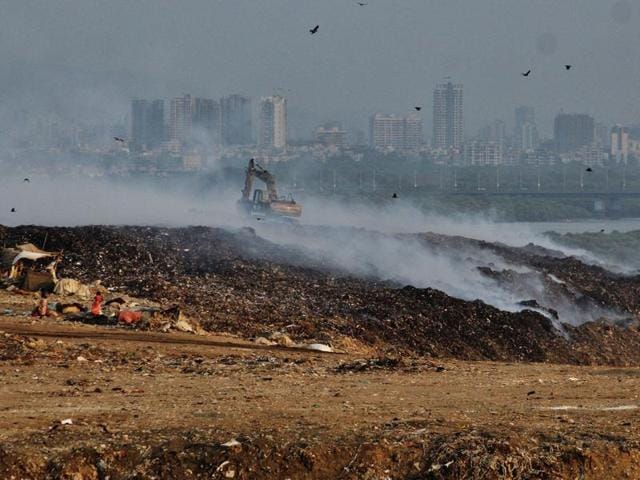 Mulund landfill: Disaster waiting to happen? | Mumbai news