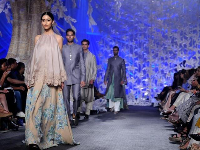 Manish Malhotra’s LFW show has 50 shades of Bollywood | Hindustan Times
