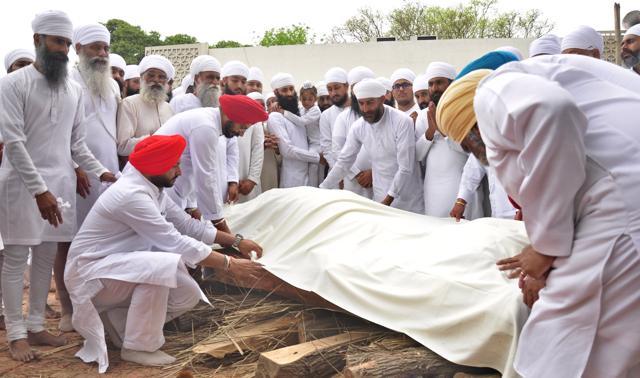 Followers, politicos pay last respects to Chand Kaur at Bhaini Sahib ...