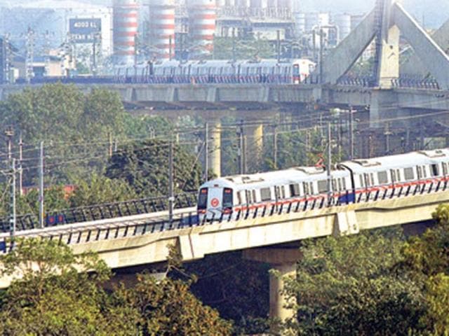 Delhi: Metro services halted on Red Line on first day of odd-even ...