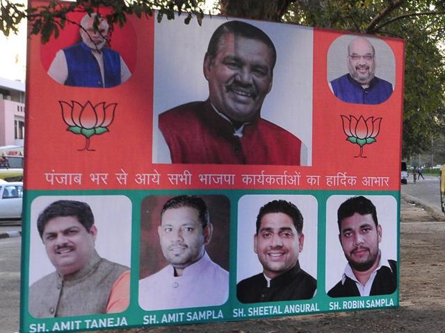 MC goes soft on ‘illegal hoardings’ installed by BJP | Hindustan Times