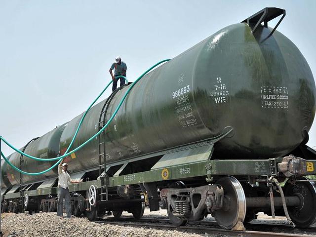 25 lakh litres of water to reach Latur today | Mumbai news