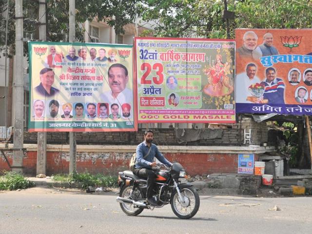 Political hoardings continue to deface city, MC looks the other way ...