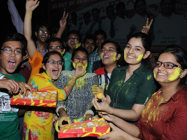 JEE (Main) cut-off sees dip for second consecutive year | Hindustan Times