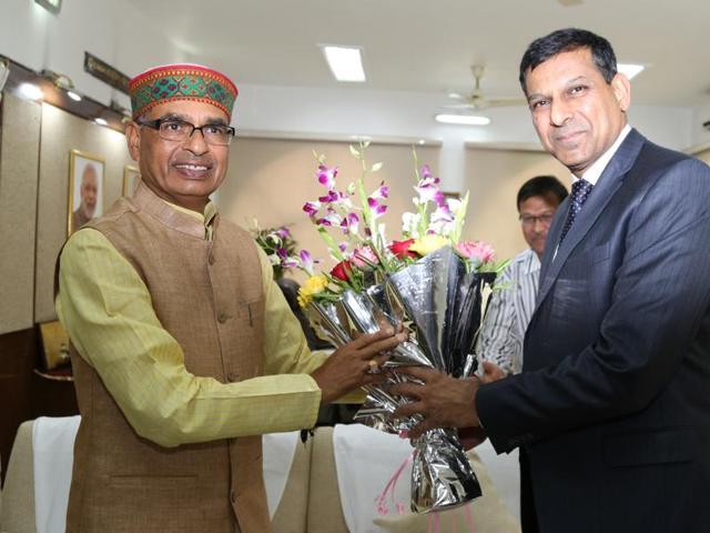 RBI governor for enhanced financial literacy among farmers, students ...